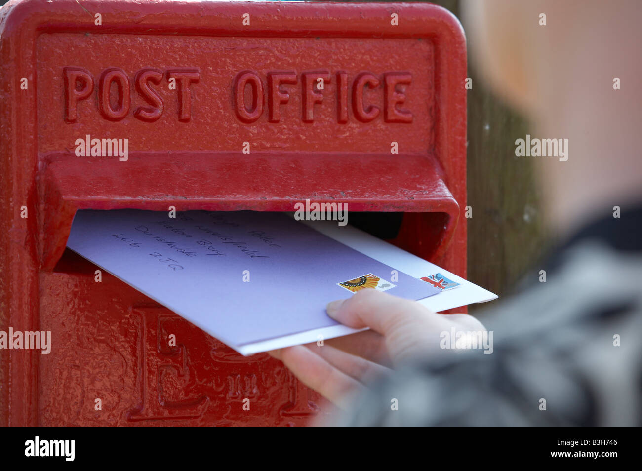 Posting letter hi-res stock photography and images - Alamy