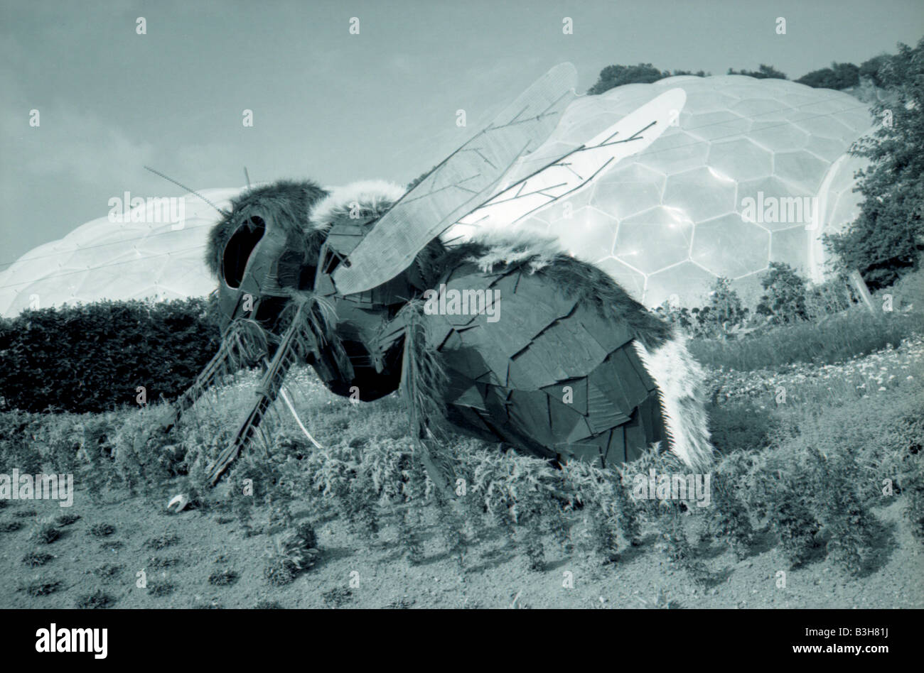 Bee sculpture hi-res stock photography and images - Alamy