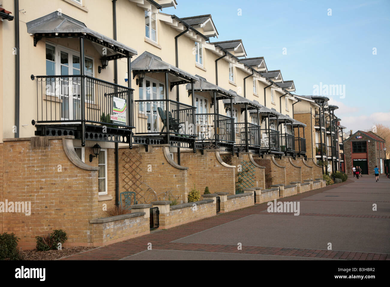 line of modern home on quayside Stock Photo - Alamy