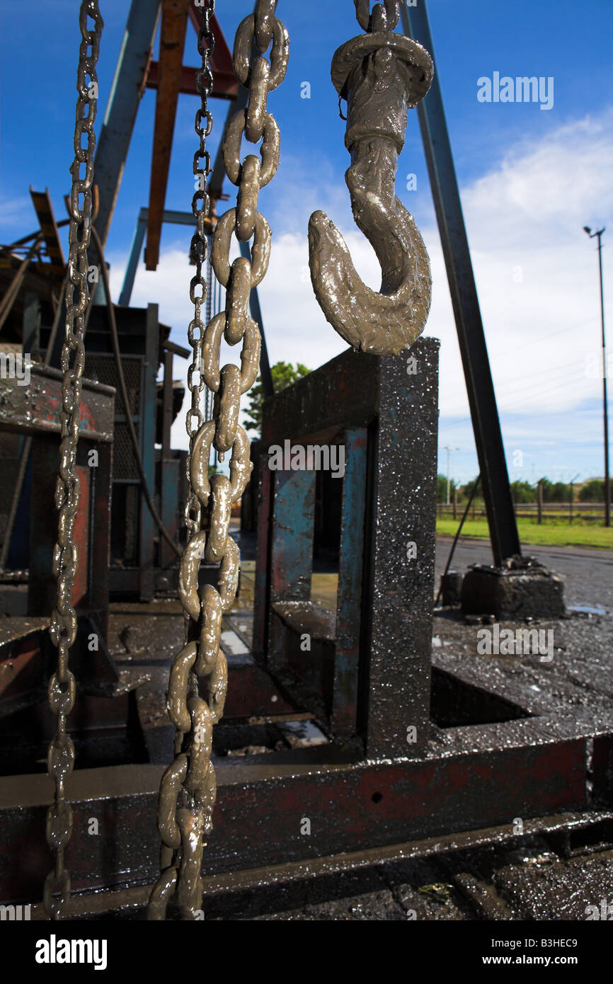 Industrial lifting winch motor with lifting chain and running beam ...