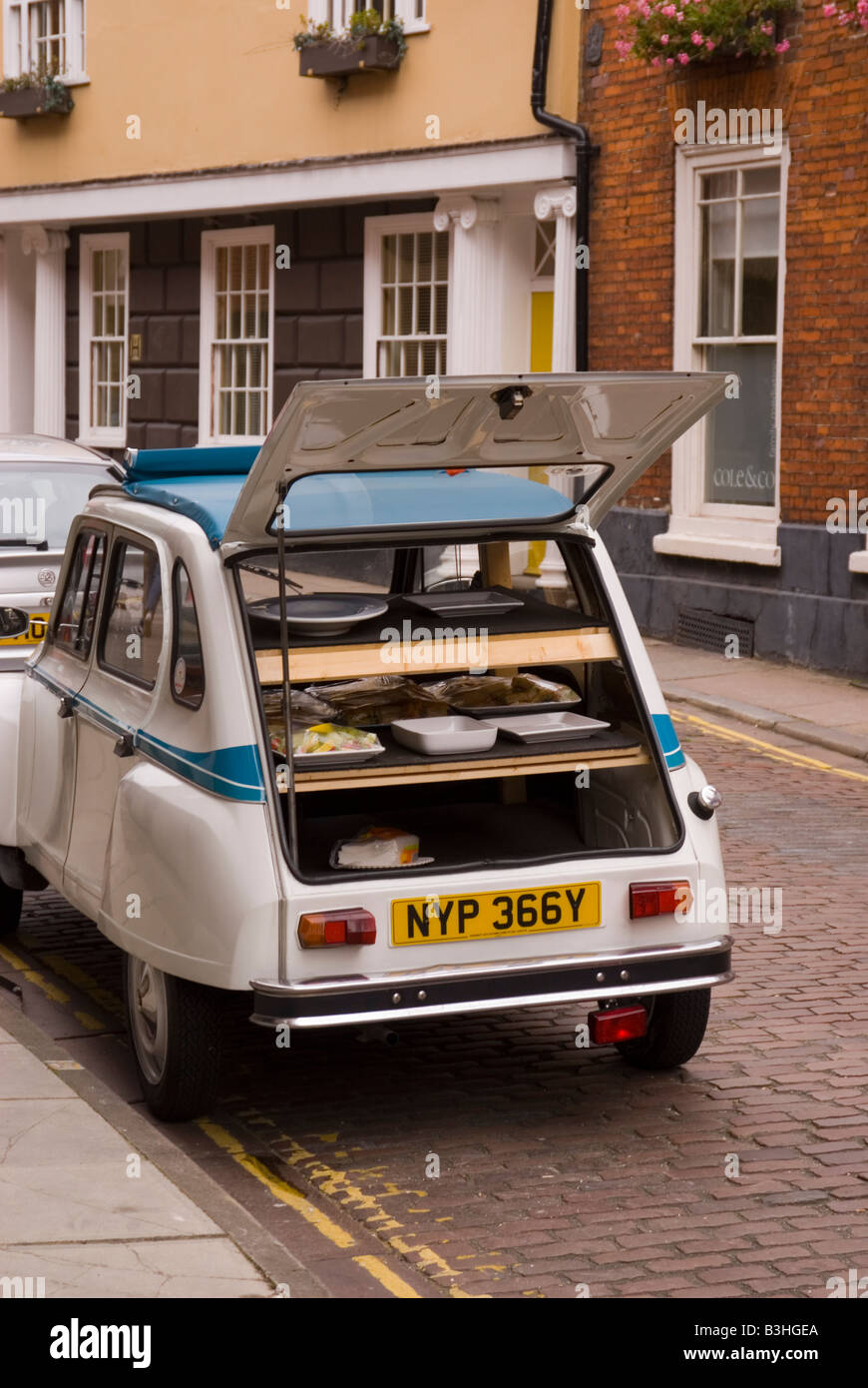 Food Delivery Car Stock Photos & Food Delivery Car Stock Images - Alamy