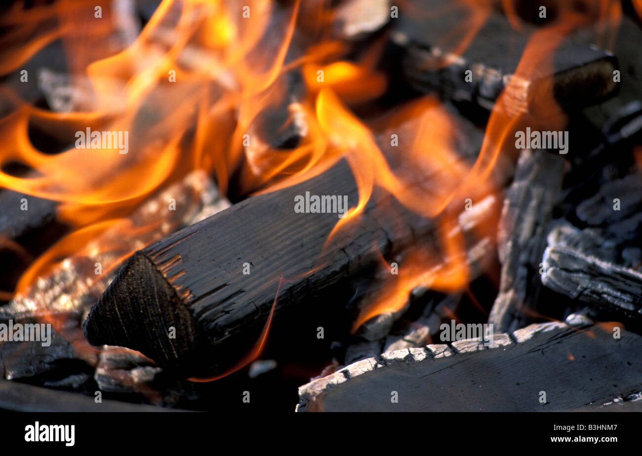 Fire, burning wood Stock Photo - Alamy