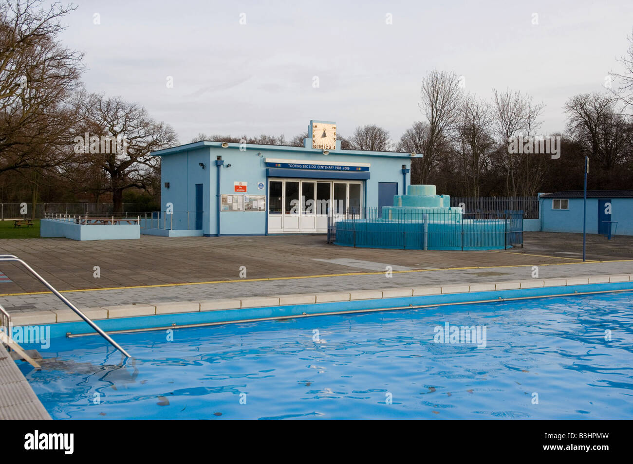 Tooting bec lido tooting bec hi-res stock photography and images - Alamy