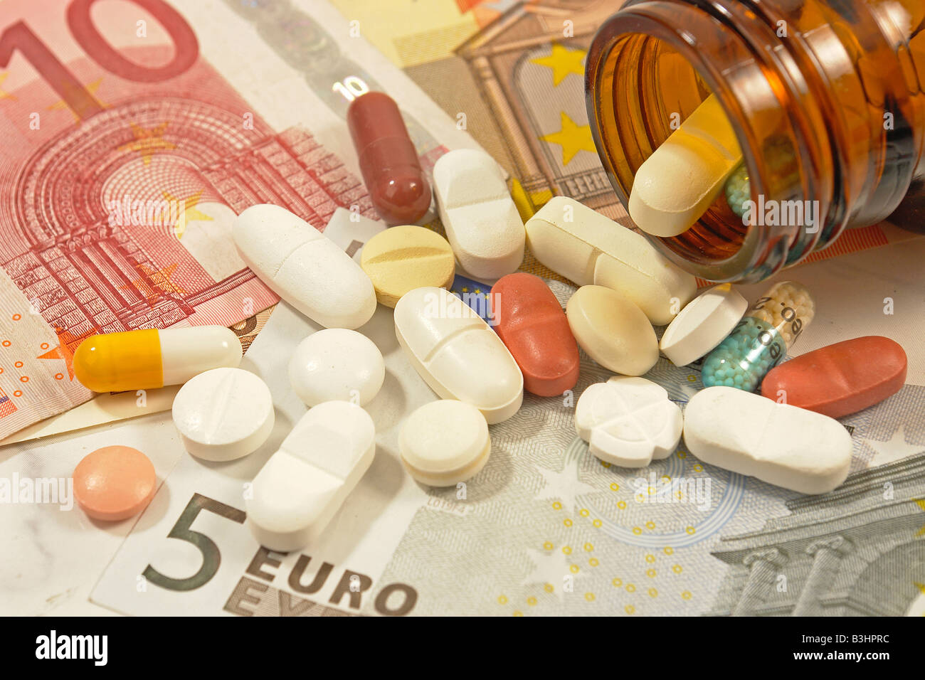 tablets and money Stock Photo - Alamy