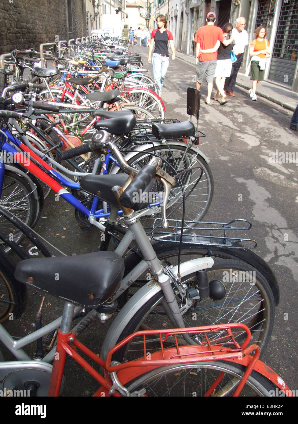 Jumble of bikes hi-res stock photography and images - Alamy