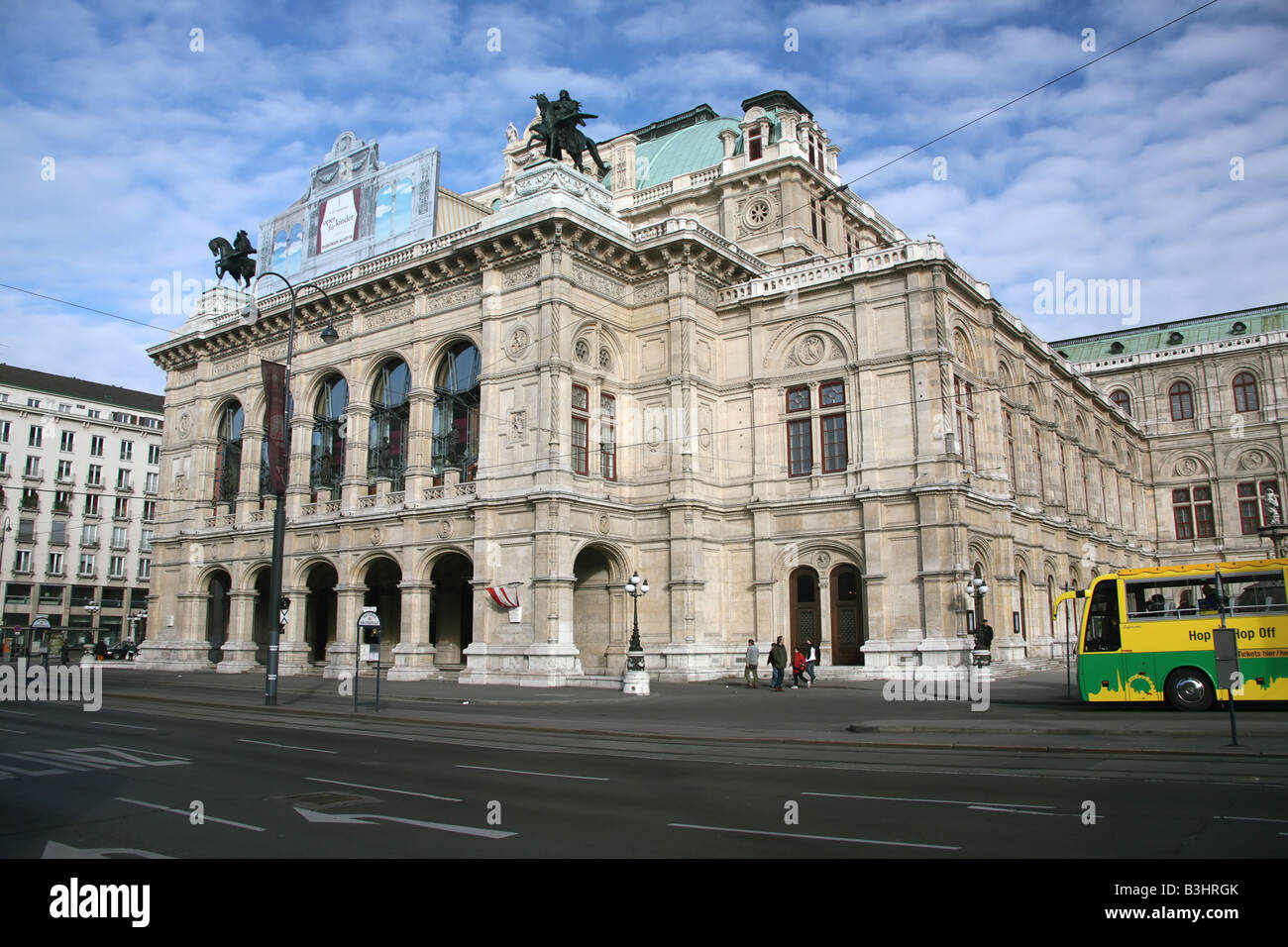 Vienna state operas hi-res stock photography and images - Alamy