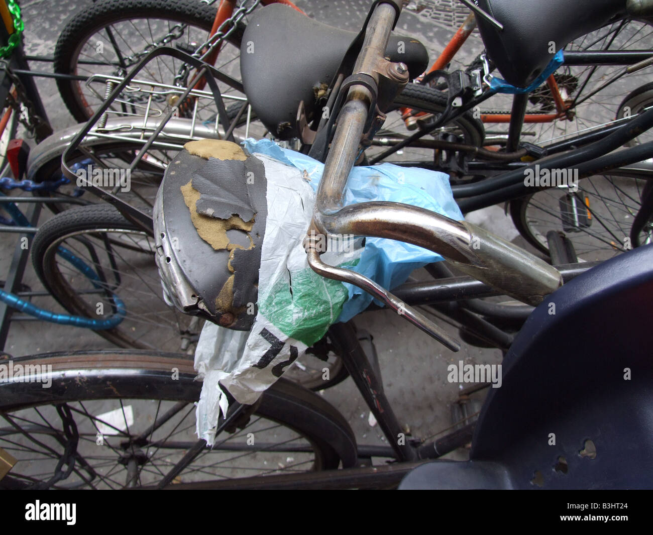 Jumble of bikes hi-res stock photography and images - Alamy