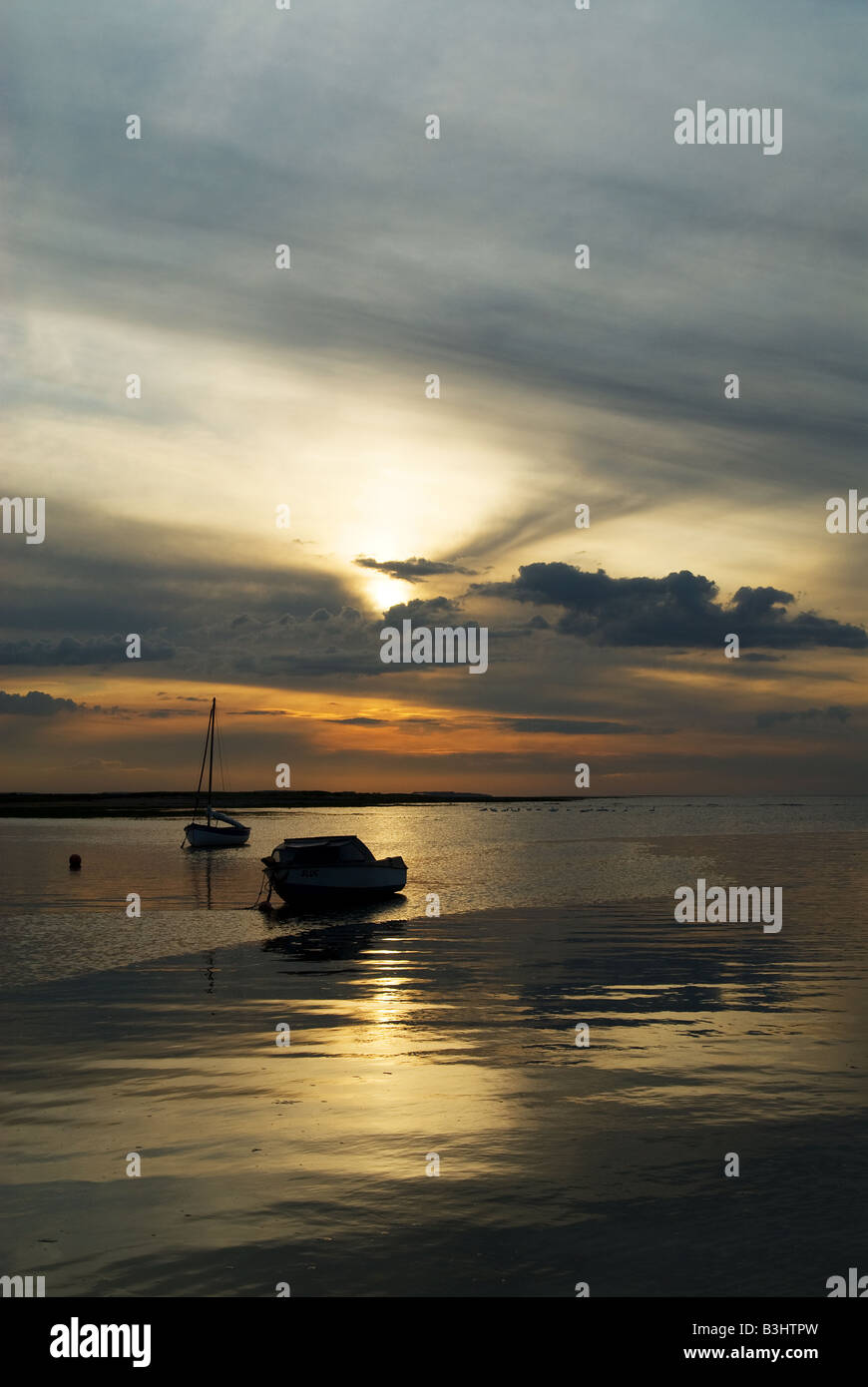 Stiffkey norfolk boats hi-res stock photography and images - Alamy
