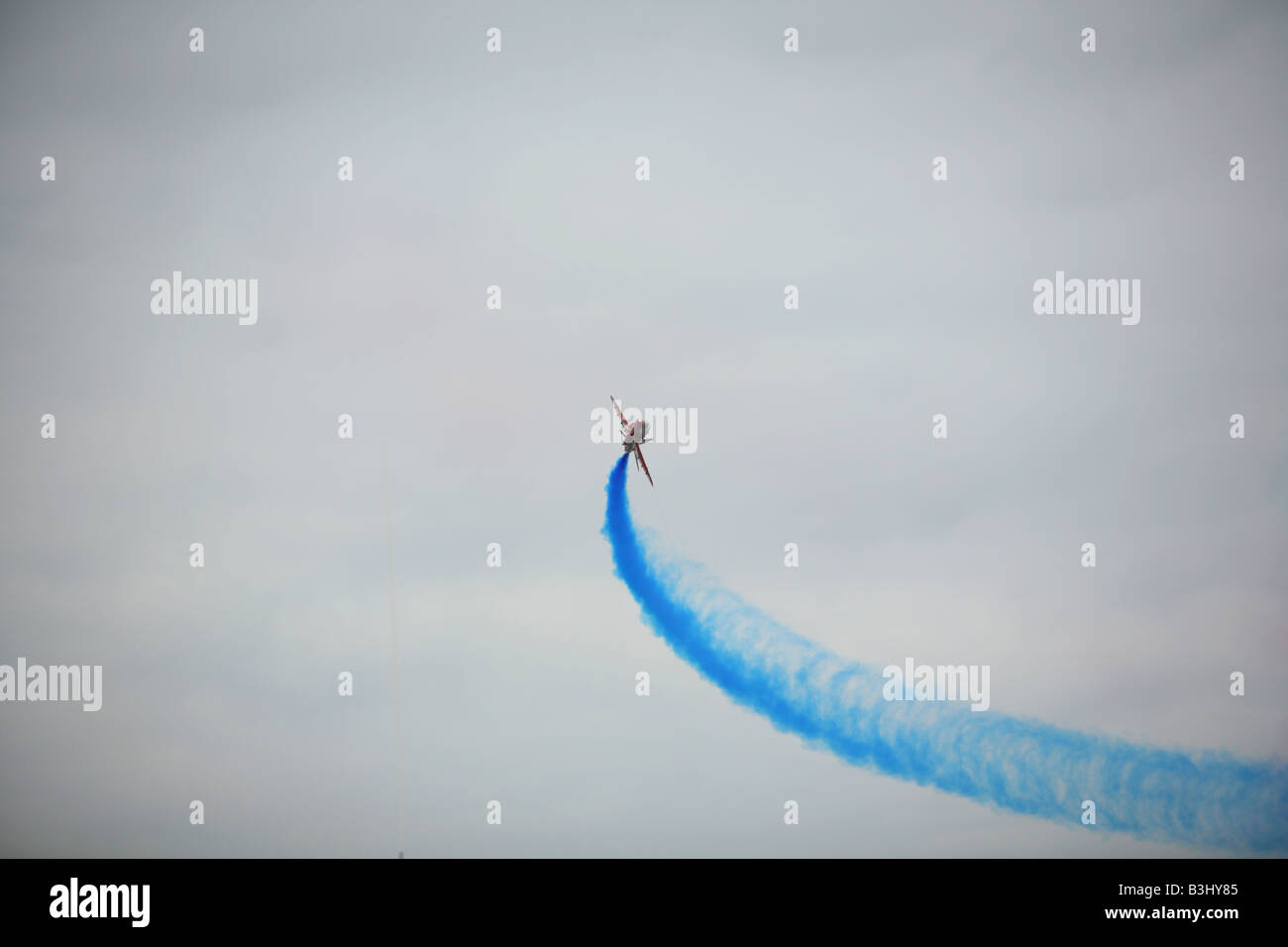 Low red arrow hi-res stock photography and images - Alamy