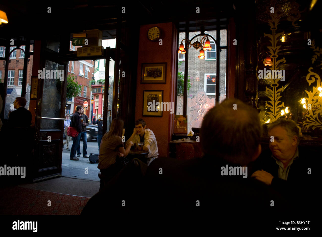 Victorian pub interior hi-res stock photography and images - Alamy