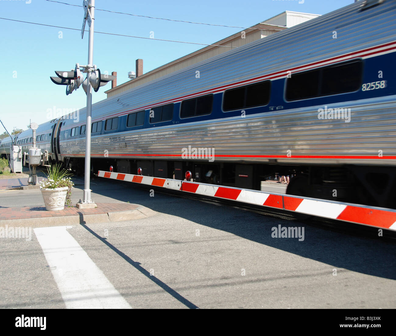 Railroad crossing with gates hi-res stock photography and images - Alamy