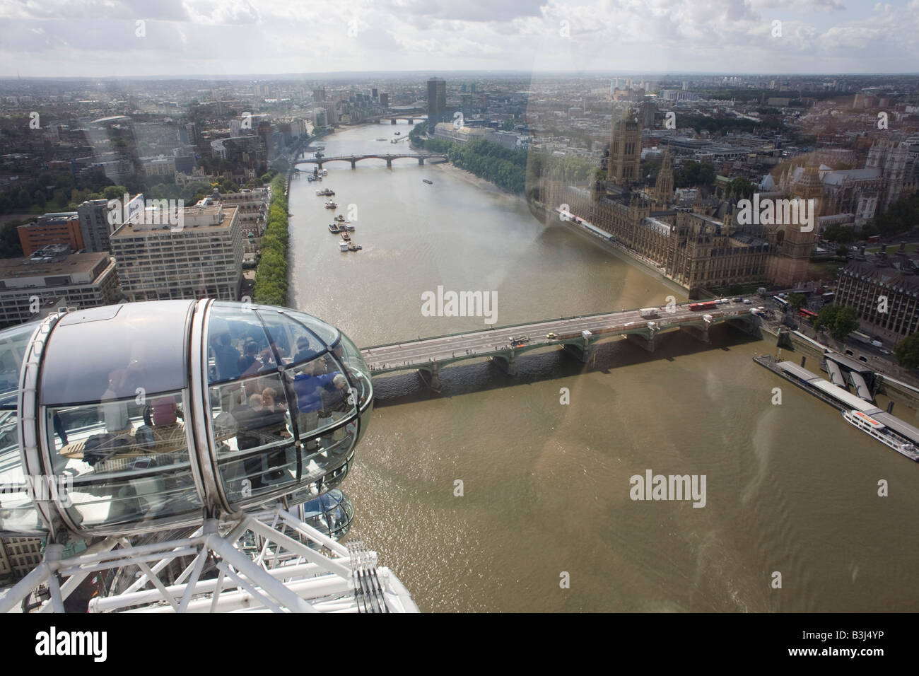 135 metres (443 ft) above central London passengers enjoy panoramic ...