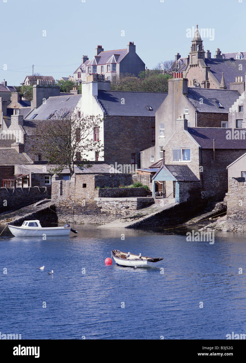 dh Stromness Harbour town STROMNESS ORKNEY Waterfront boats slipways ...
