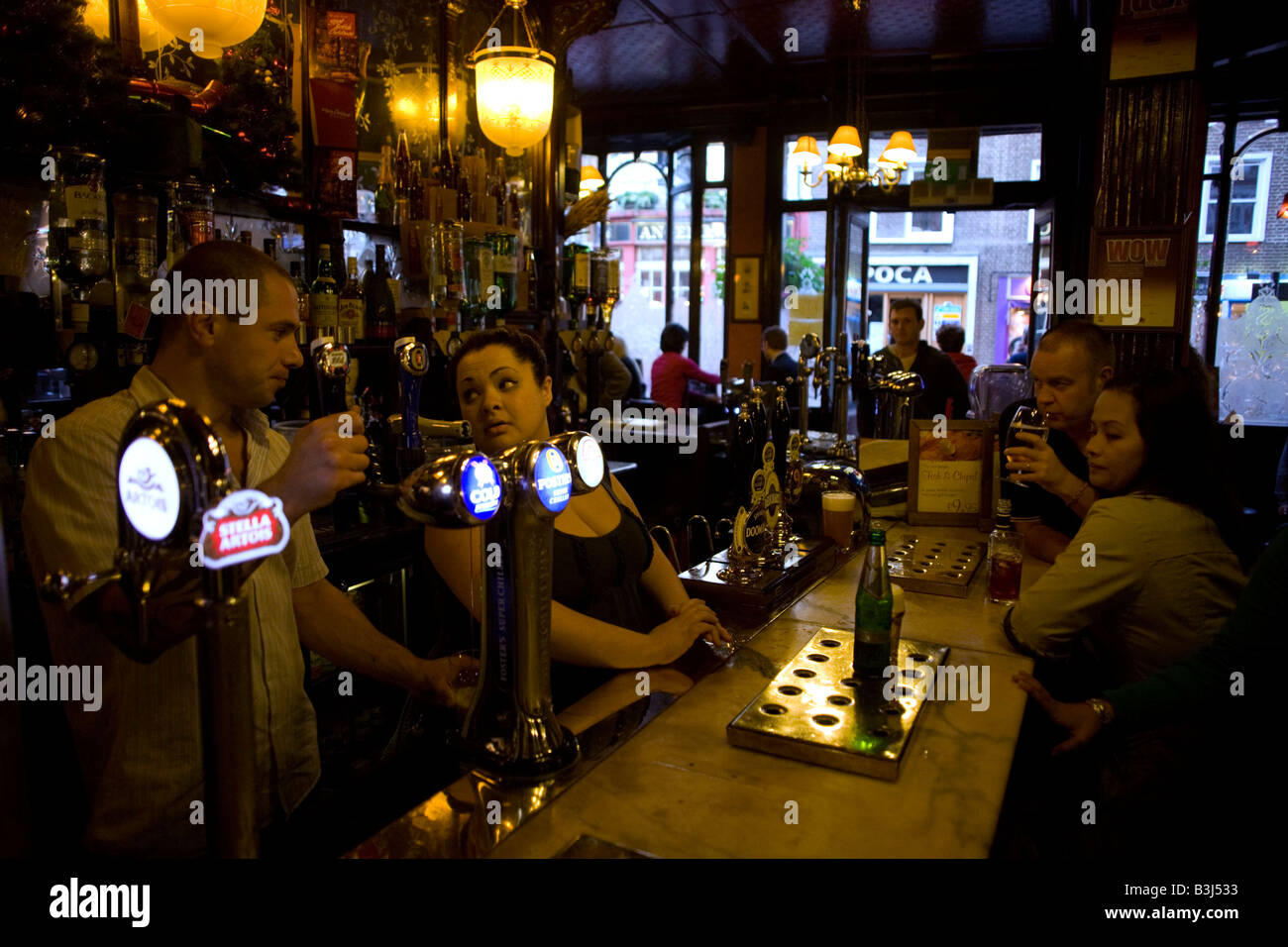 Old victorian pub interior hi-res stock photography and images - Alamy