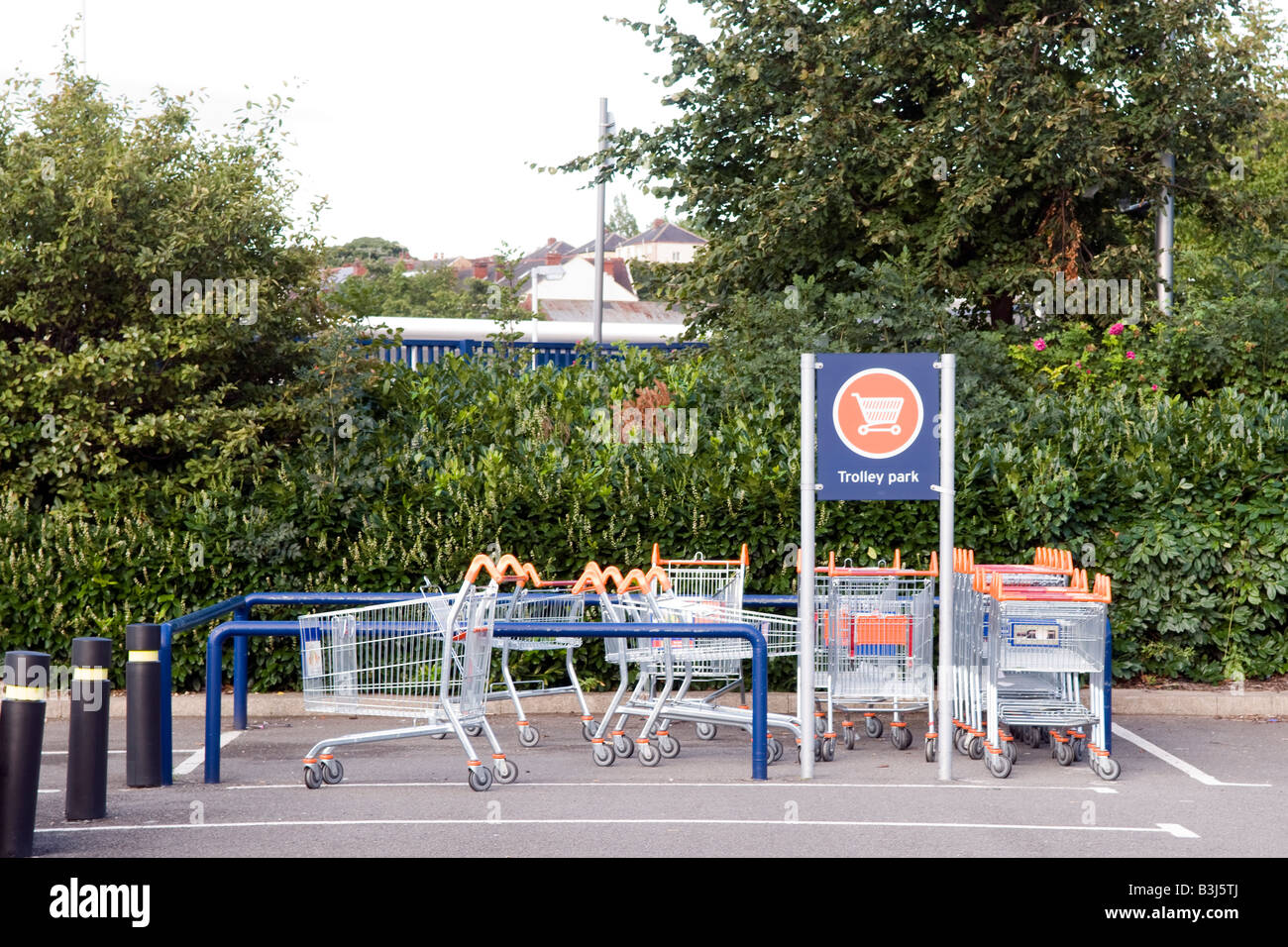 Drop off car park hi-res stock photography and images - Alamy