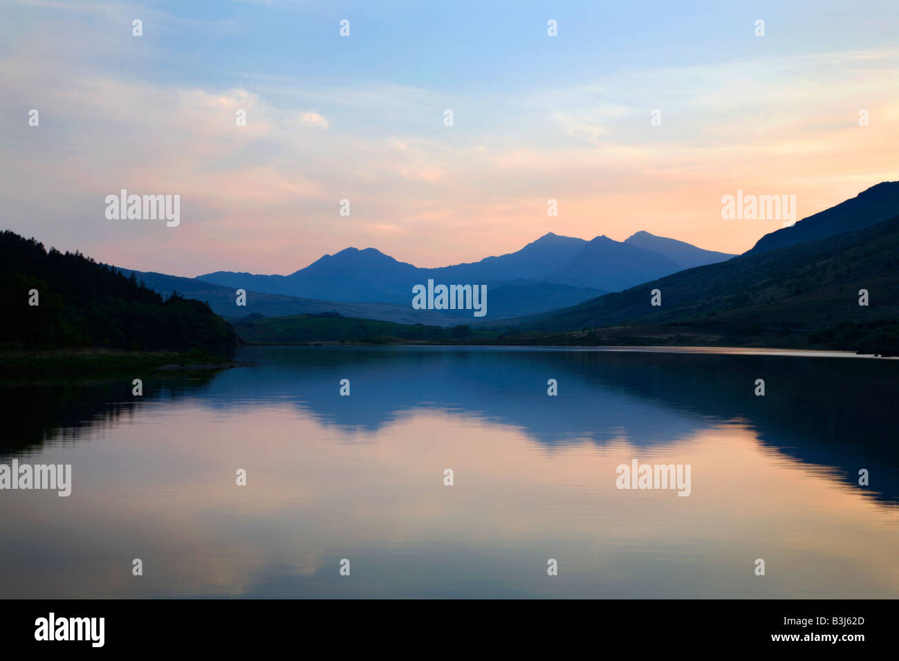 Snowdon horseshoe sunset hi-res stock photography and images - Alamy