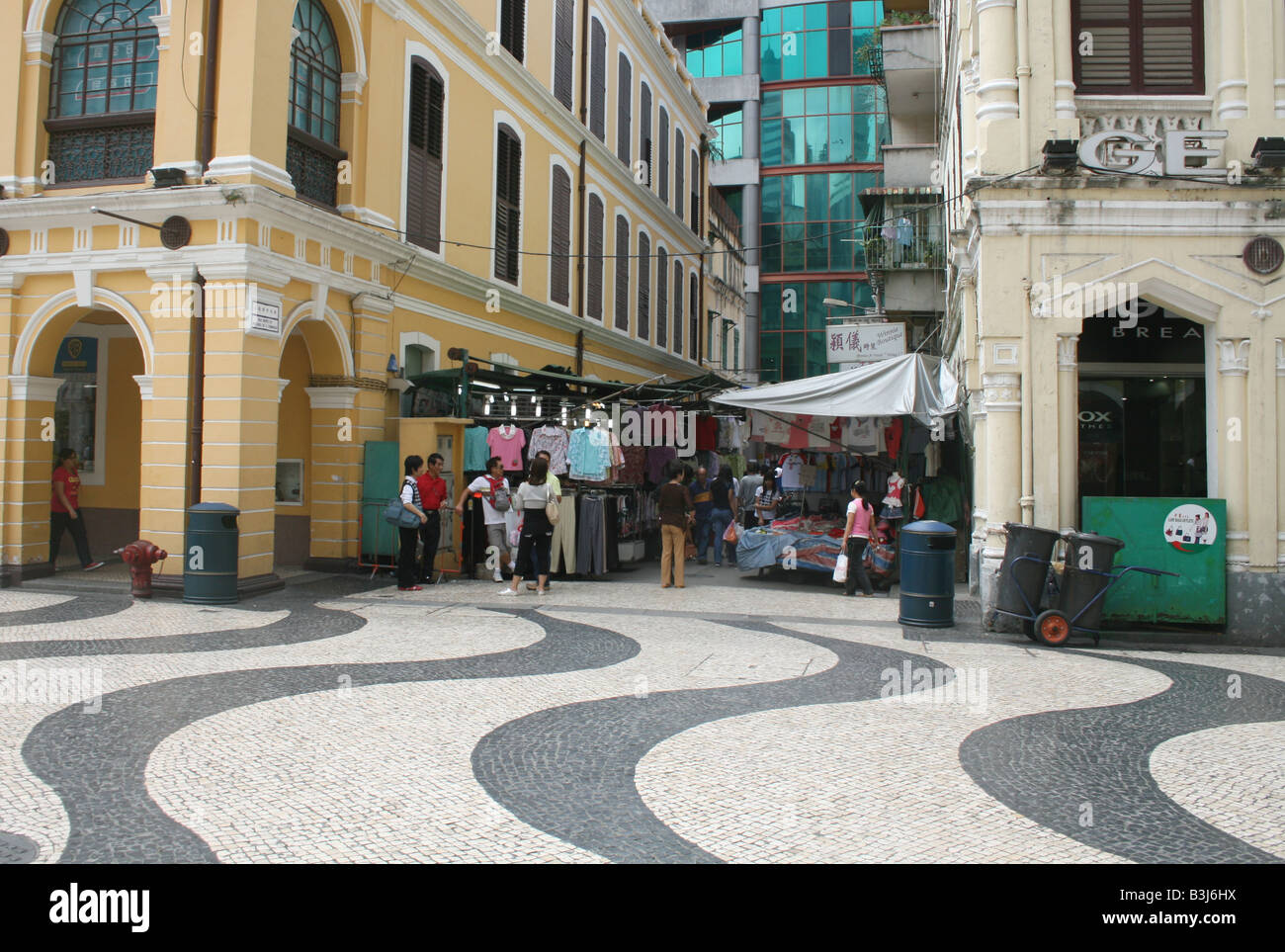 Macau shopping hi-res stock photography and images - Alamy