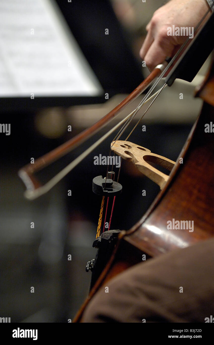 Man play cello hi-res stock photography and images - Alamy