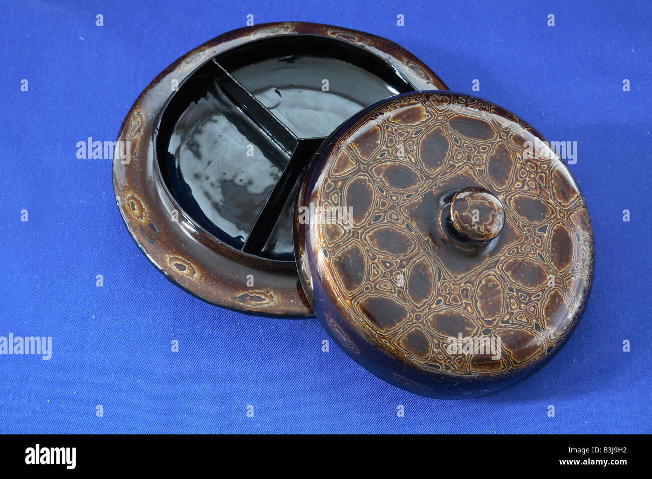 Burmese lacquerware hi-res stock photography and images - Alamy