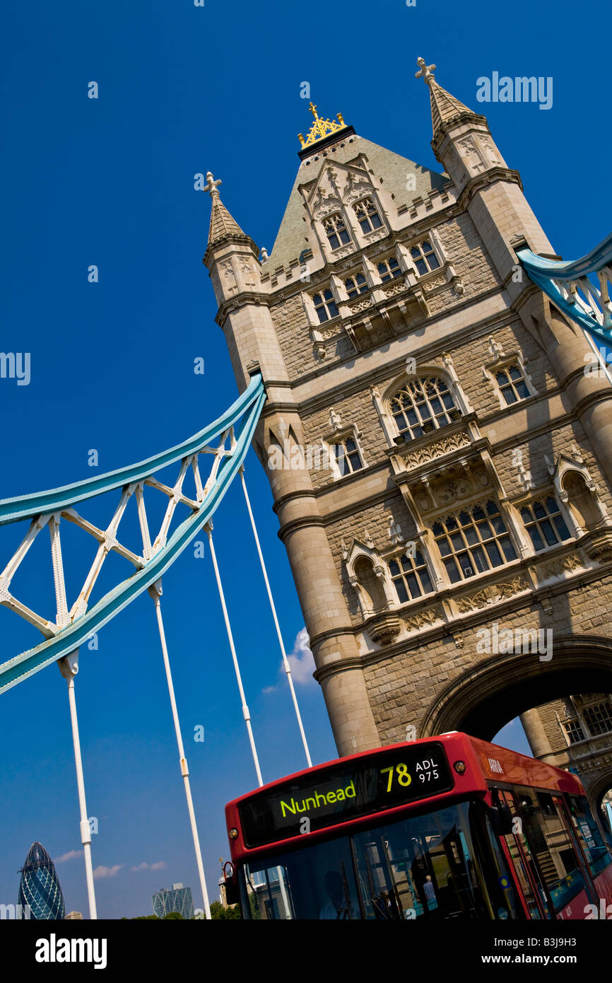 London bus tower bridge hi-res stock photography and images - Alamy