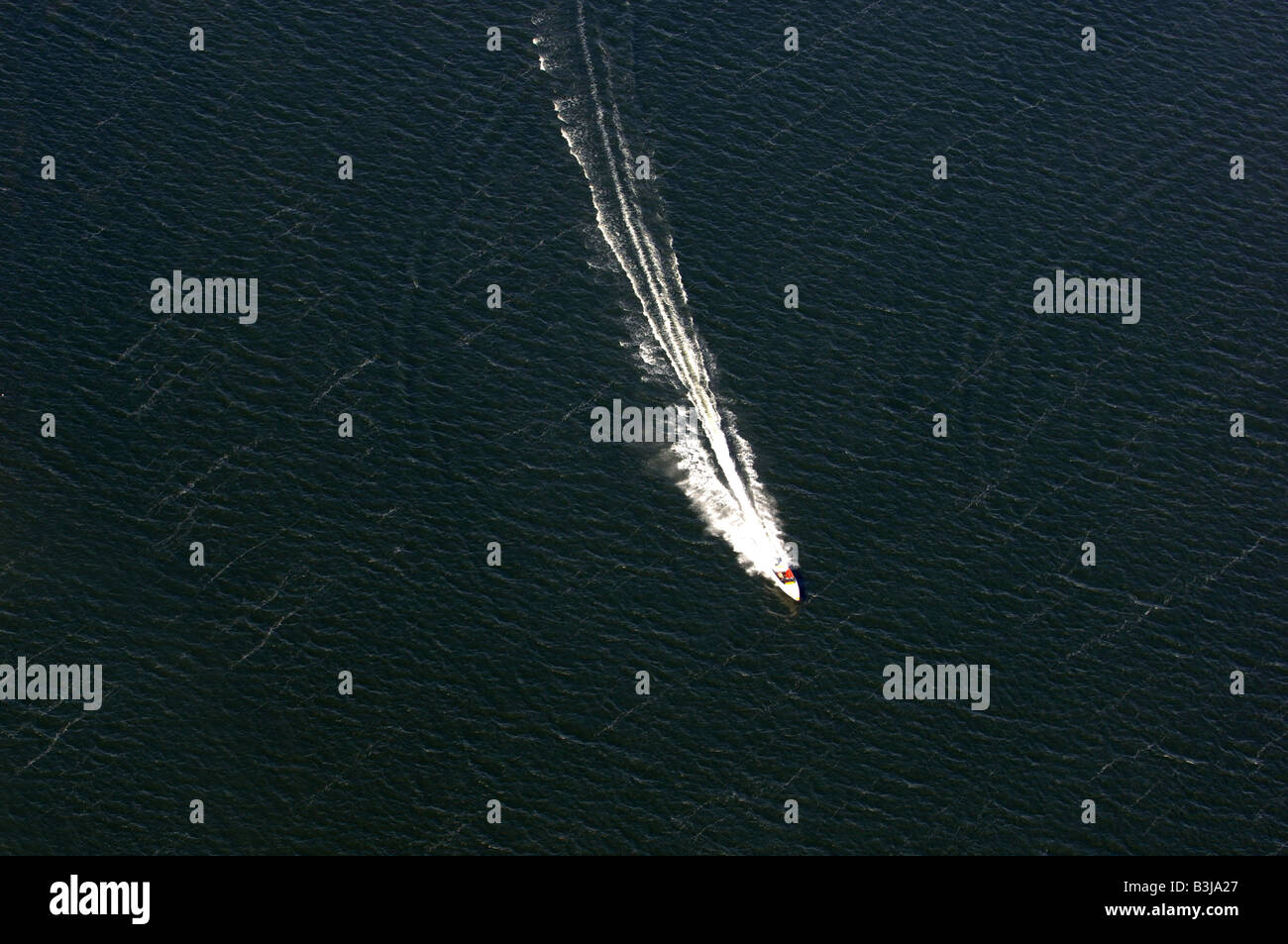An aerial view a speed boat on Chasewater in Staffordshire England ...