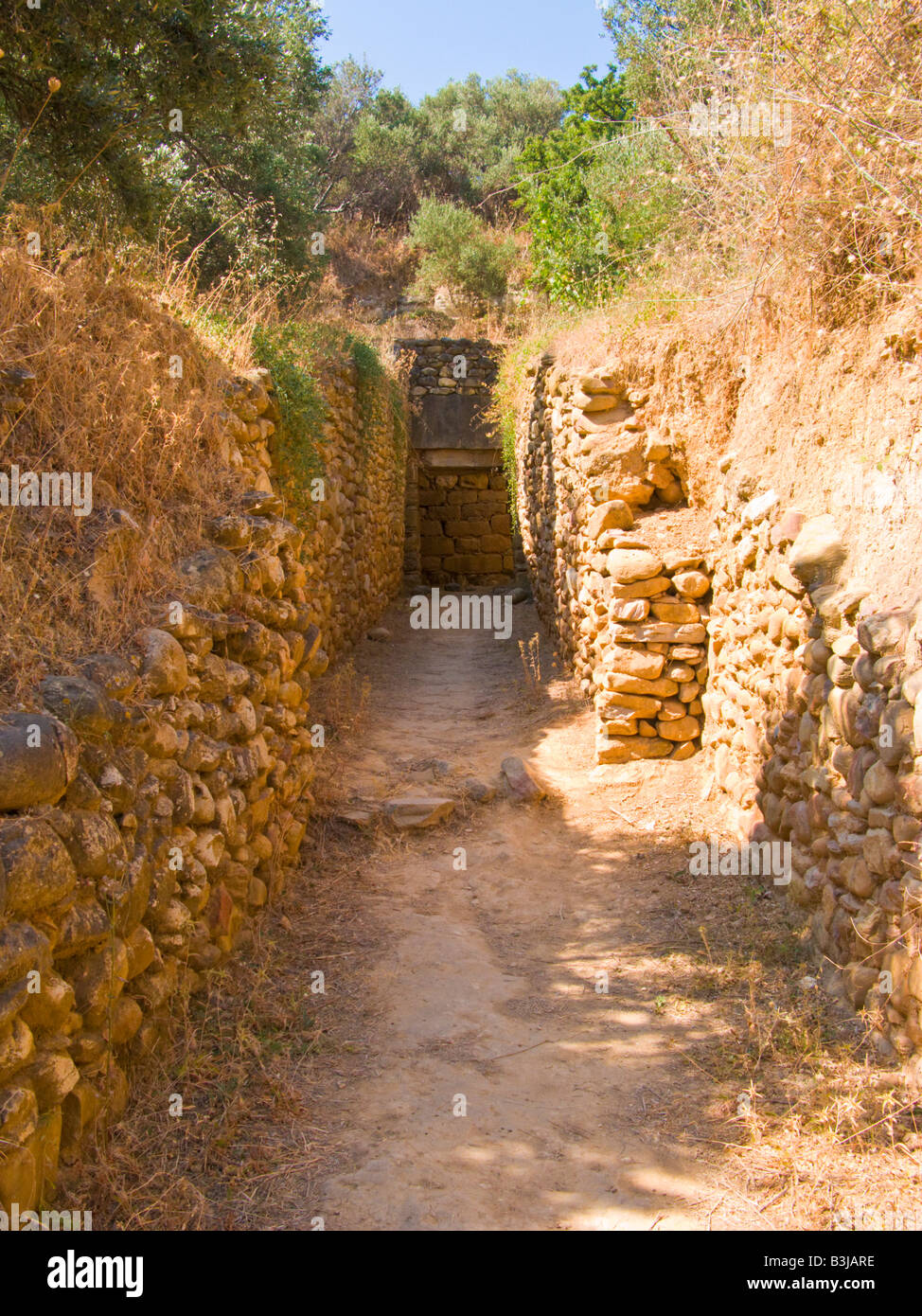 Inside the Late Minaon Tomb Crete Greece Stock Photo - Alamy