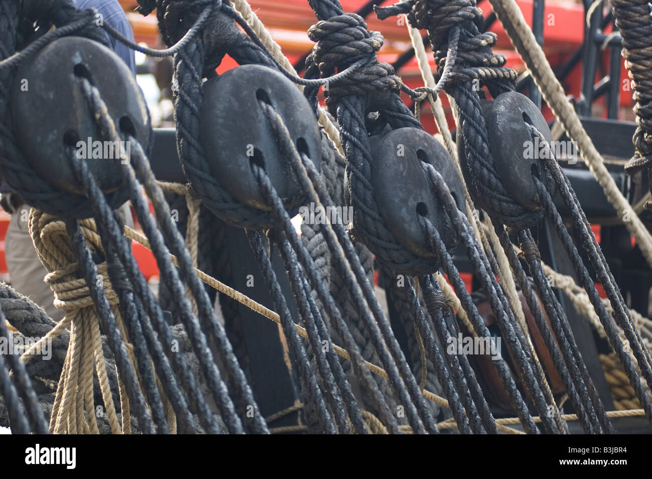 Block tackle pulleys hi-res stock photography and images - Alamy