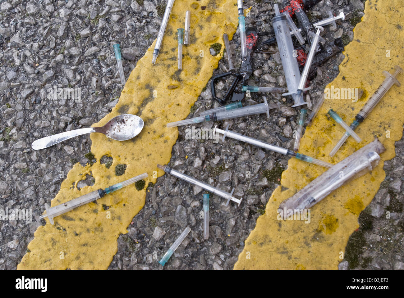 Used syringes hi-res stock photography and images - Alamy