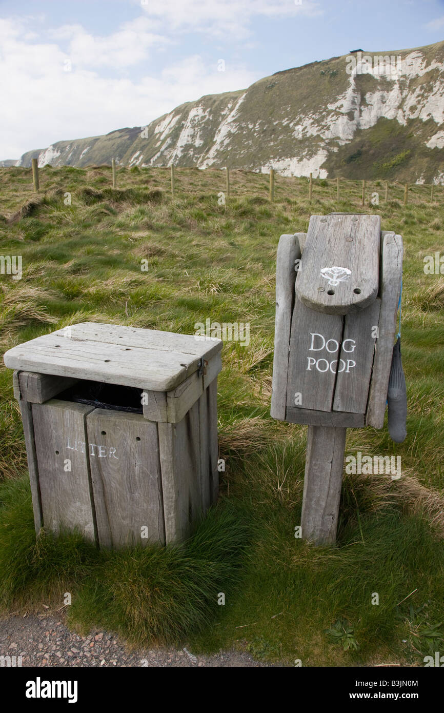 Wooden bin marked Dog Poop Stock Photo - Alamy
