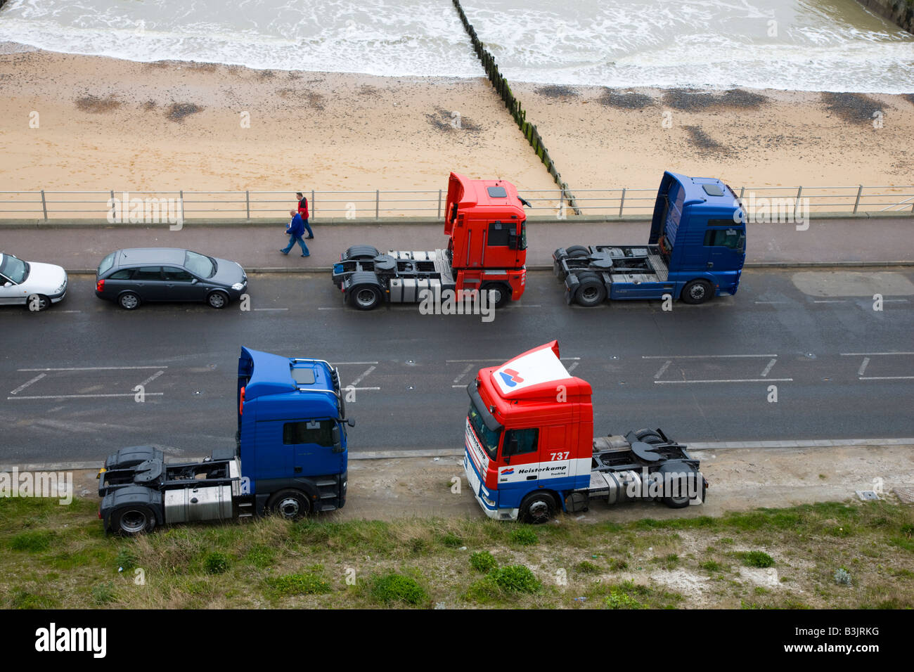 Lorries parked uk hi-res stock photography and images - Alamy