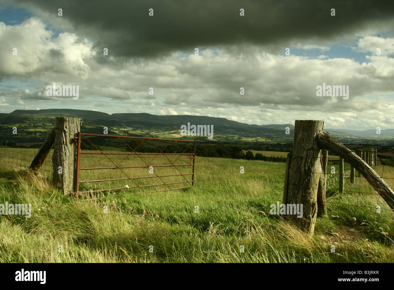 Sunshine over green field hills hi-res stock photography and images - Alamy