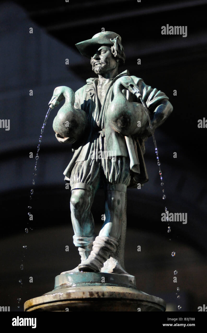 Spitting fountain hi-res stock photography and images - Alamy