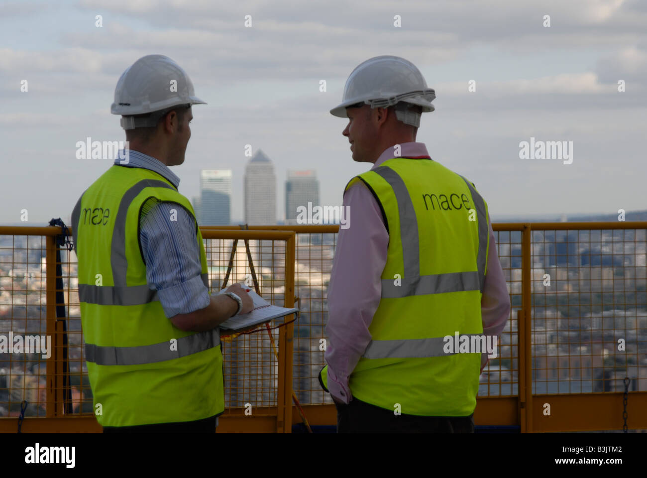 Construction workers london hi-res stock photography and images - Alamy