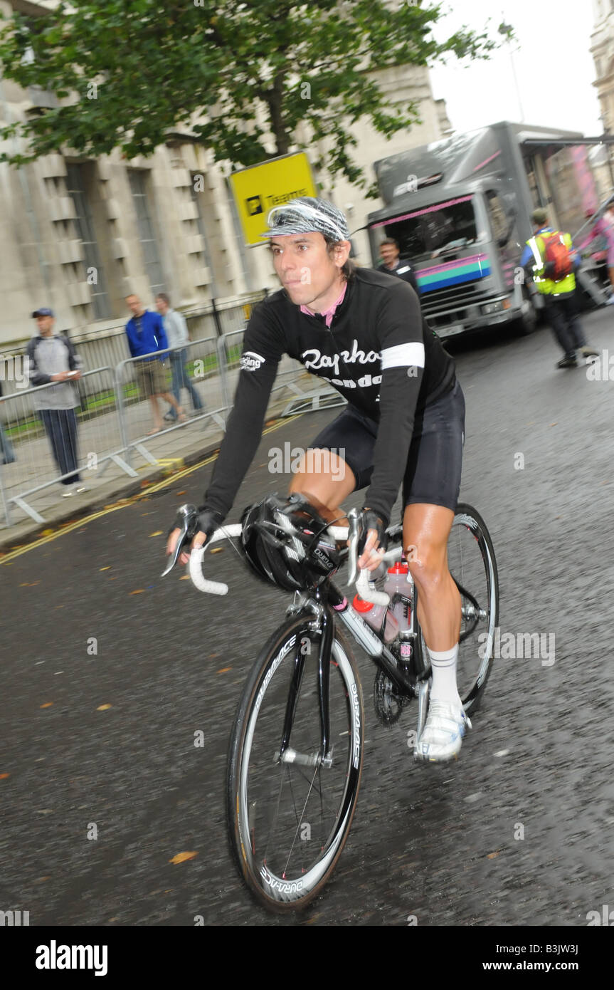 Dean Downing of Rapha Condor Recycling team preparing to race in the ...