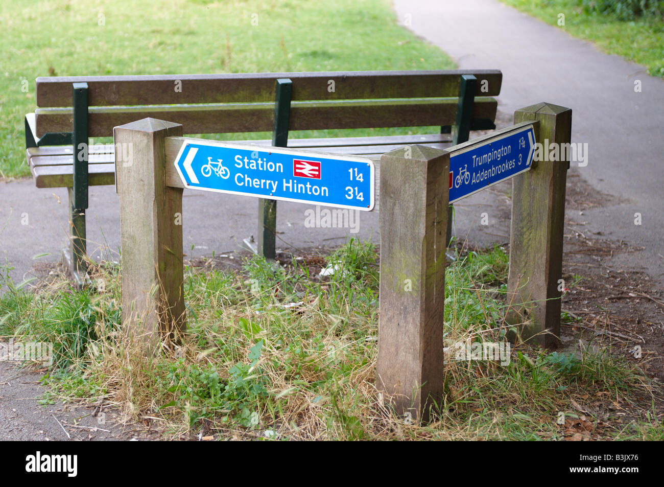 Cycle path directions hi-res stock photography and images - Alamy