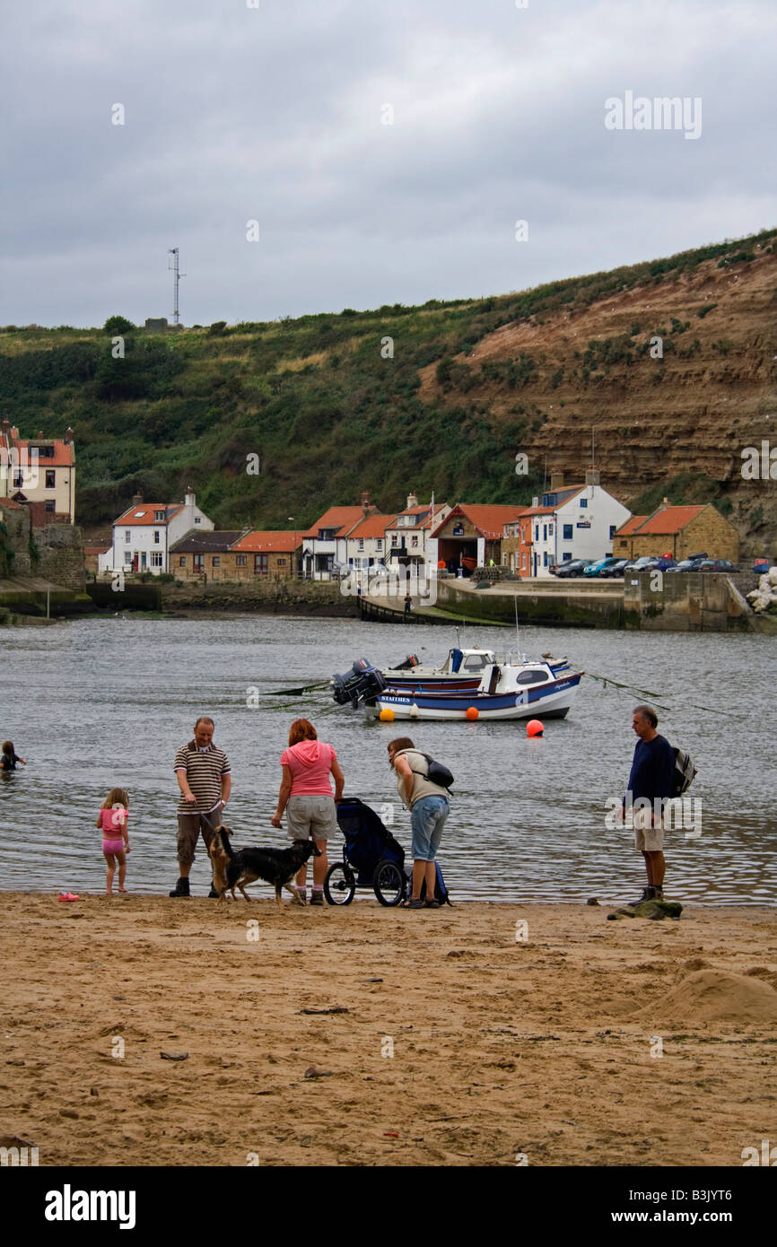 Seaside people hi-res stock photography and images - Alamy