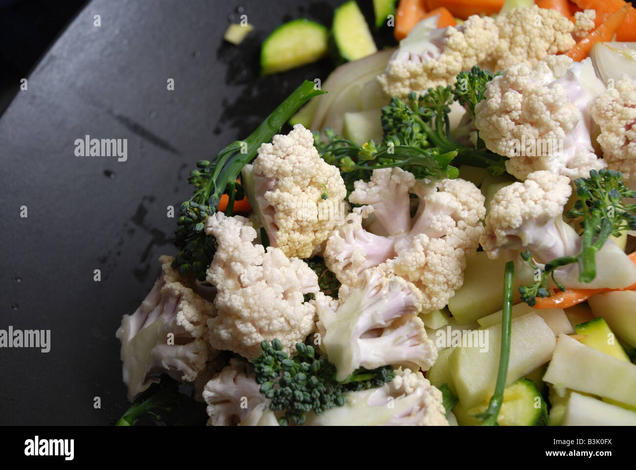 Vegetables in a frying pan Stock Photo - Alamy