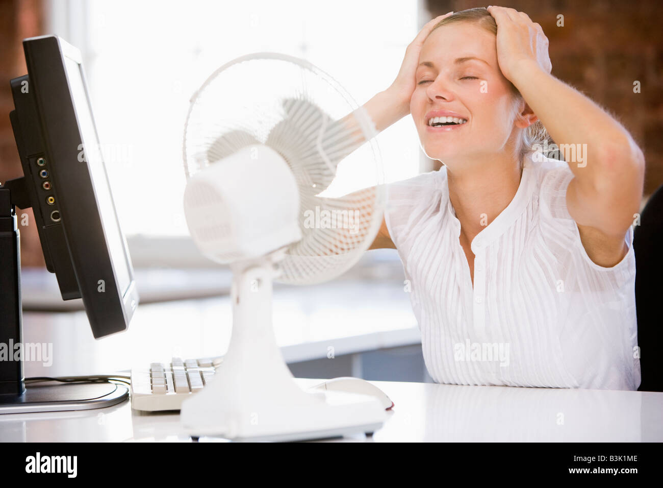 Office aircon hi-res stock photography and images - Alamy