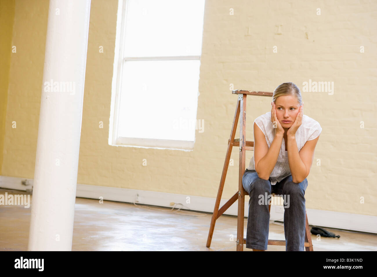 Woman in office bored hi-res stock photography and images - Alamy
