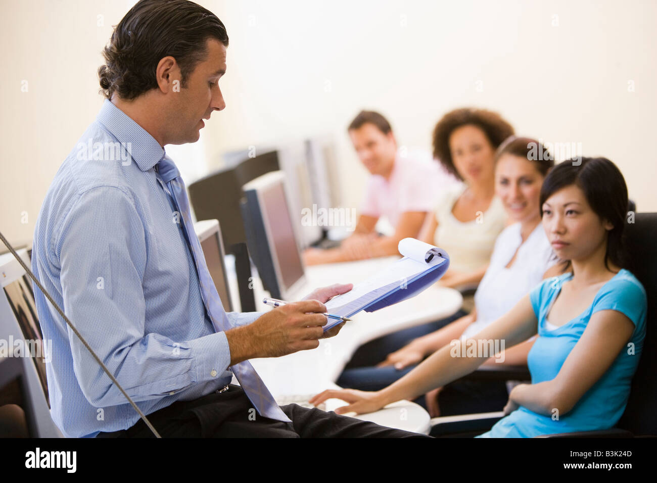 Chinese manager computer hi-res stock photography and images - Alamy