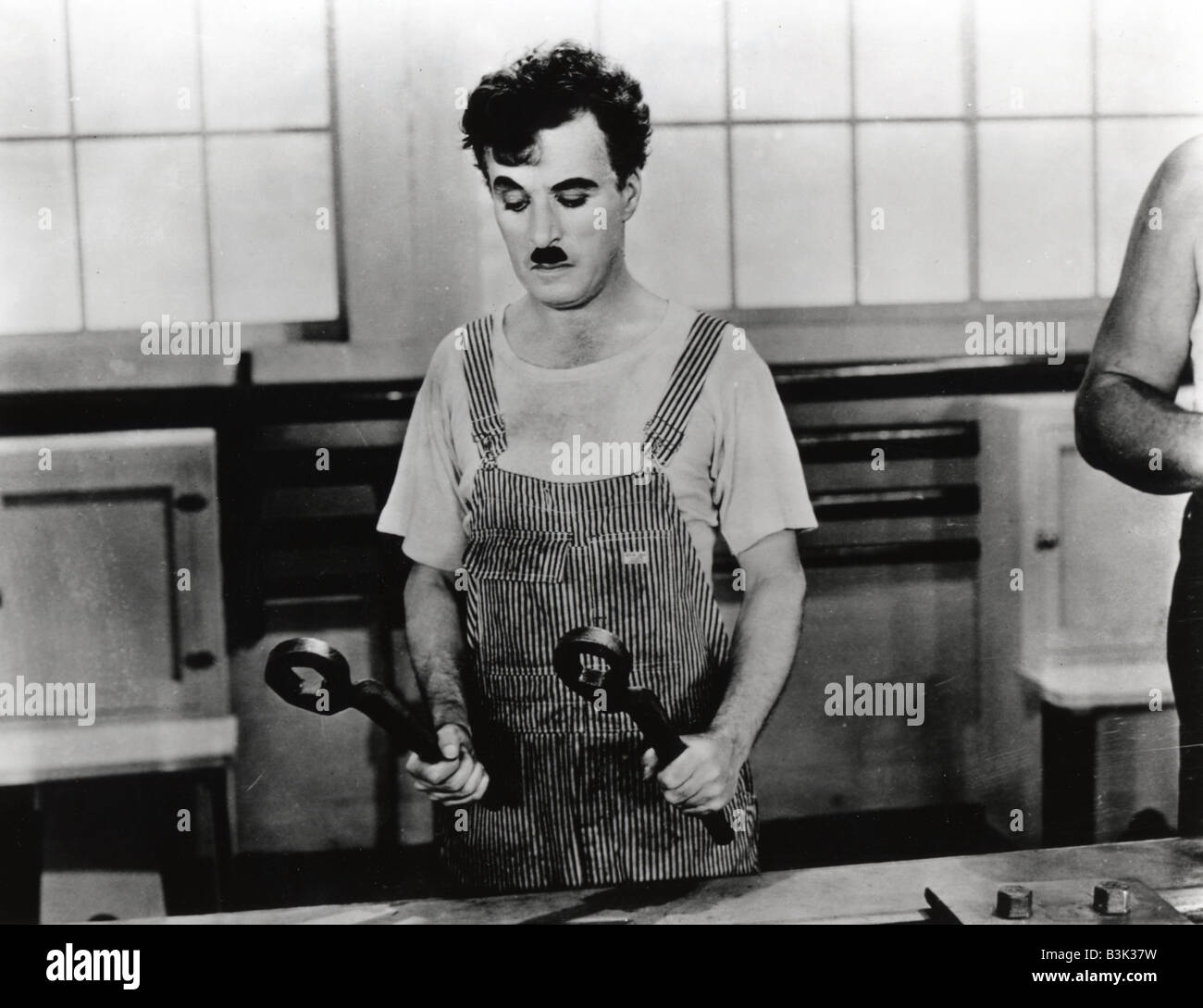 MODERN TIMES 1936 film with Charles Chaplin Stock Photo - Alamy