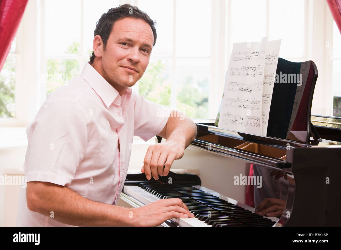 Man playing grand piano hi-res stock photography and images - Alamy