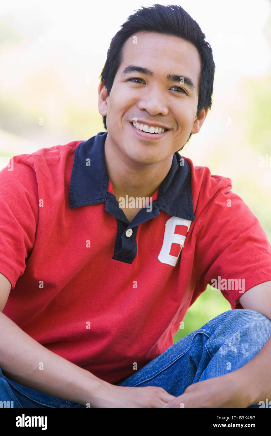 Chinese men sitting hi-res stock photography and images - Alamy