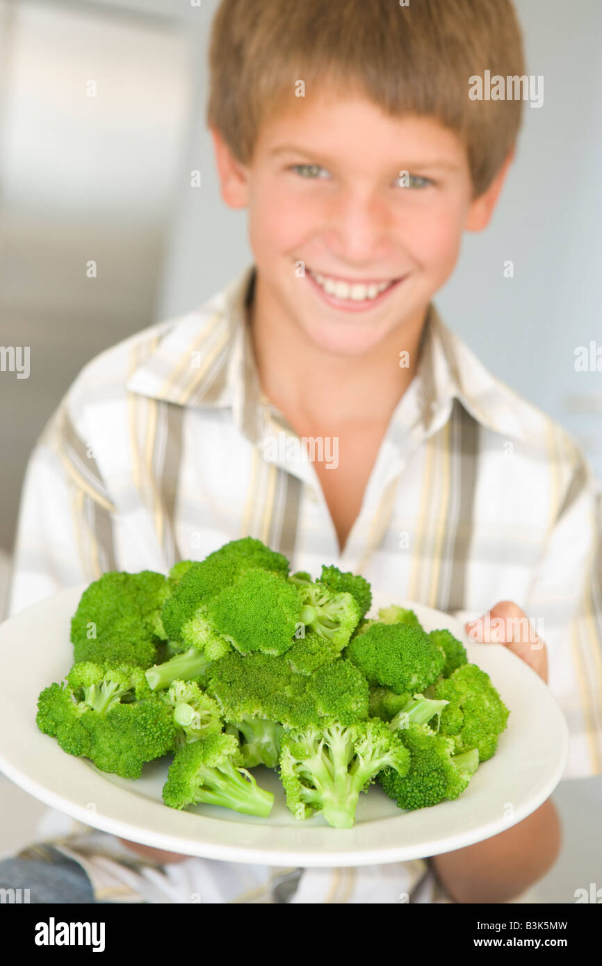Young boy eating broccoli hi-res stock photography and images - Alamy