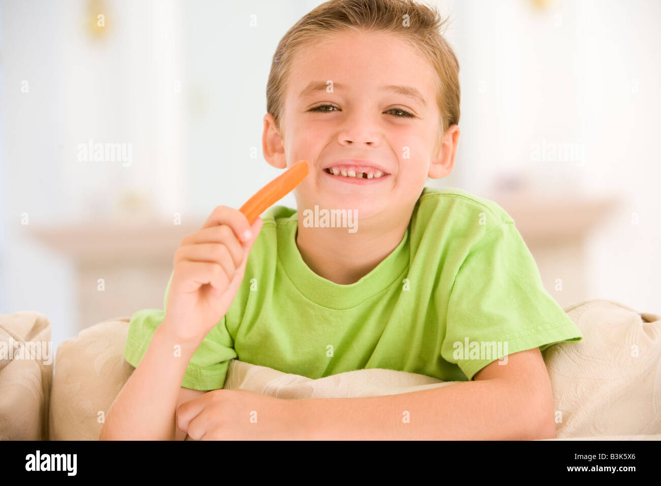 Kids eating carrot sticks hi-res stock photography and images - Alamy