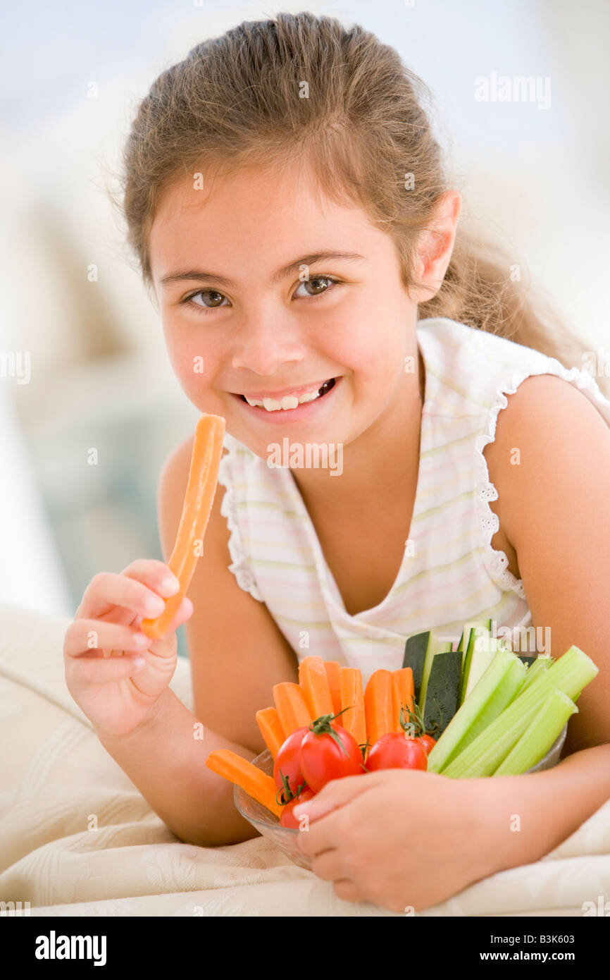 Kids eating carrot sticks hi-res stock photography and images - Alamy