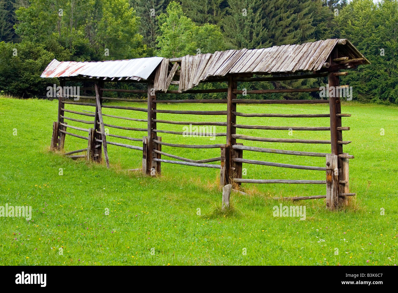 Simple one row, wooden corn rack Stock Photo - Alamy