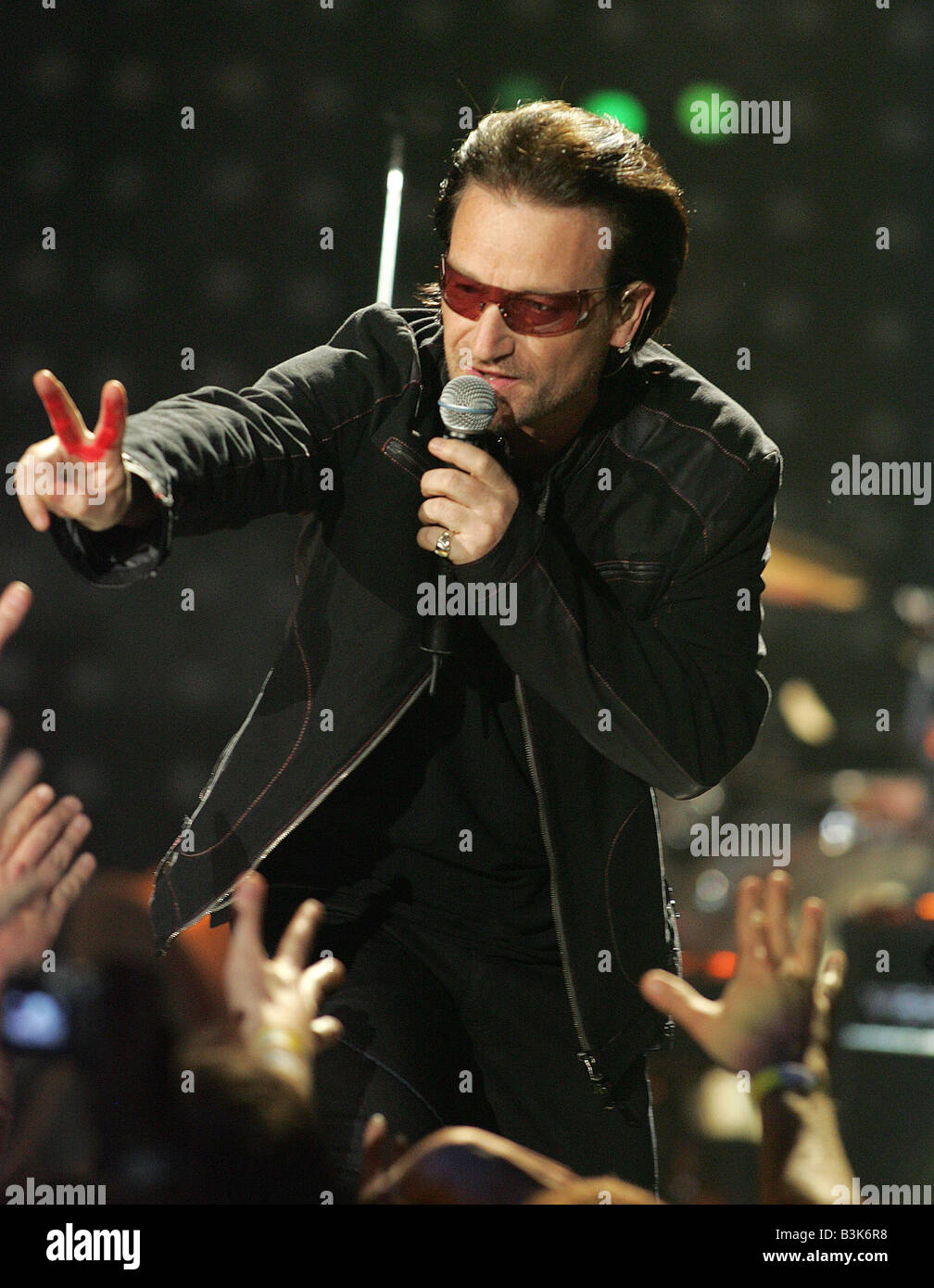 U2 Irish rock group with Bono in 2005 Stock Photo - Alamy