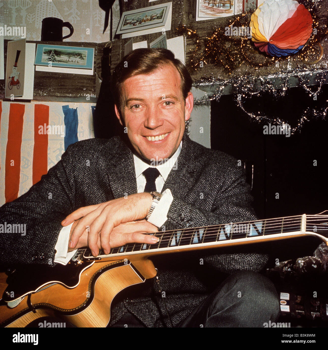 VAL DOONICAN Irish musical entertainer here about 1968 Stock Photo - Alamy