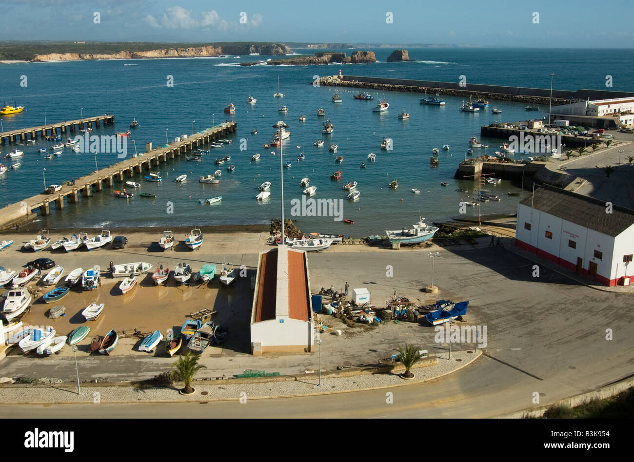 Fishing boats sagres harbour hi-res stock photography and images - Alamy
